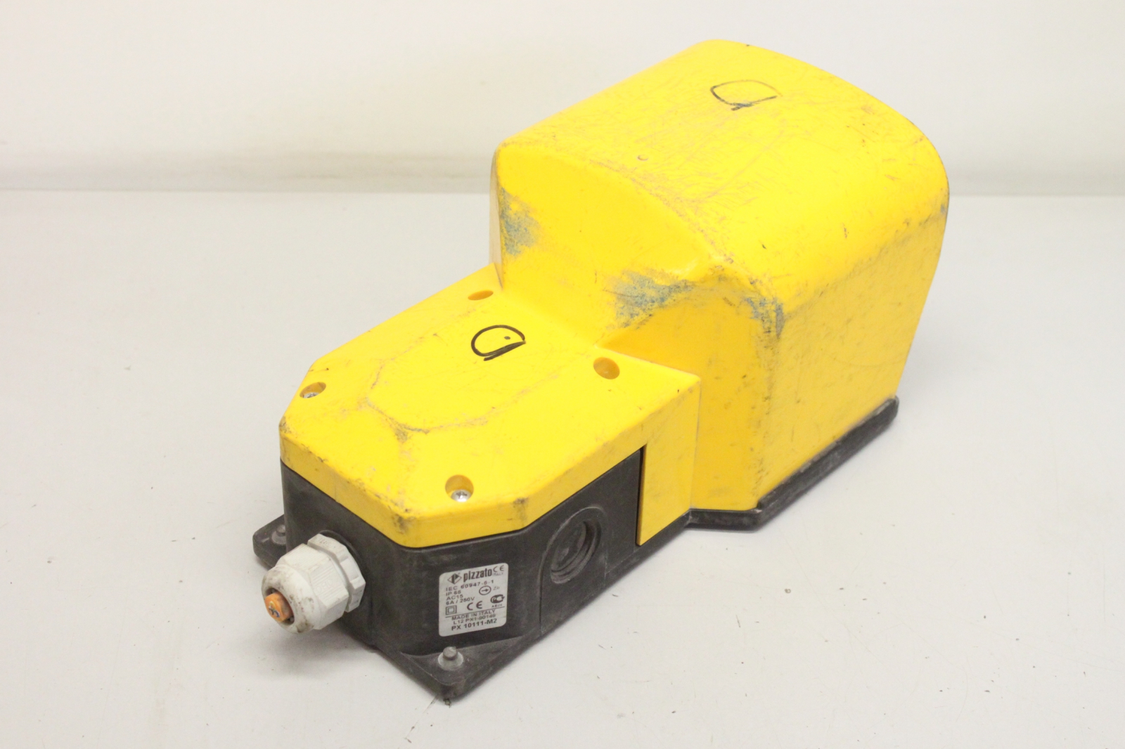 PIZZATO PX 10111-M2 IP65 AC15 6A/250V Switch Footswitch PX10111-M2 | eBay